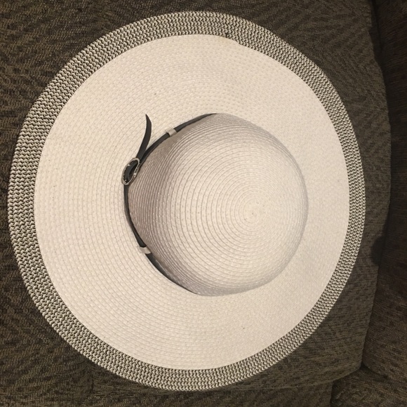 Dress Barn | Accessories | Beach Hat | Poshmark
